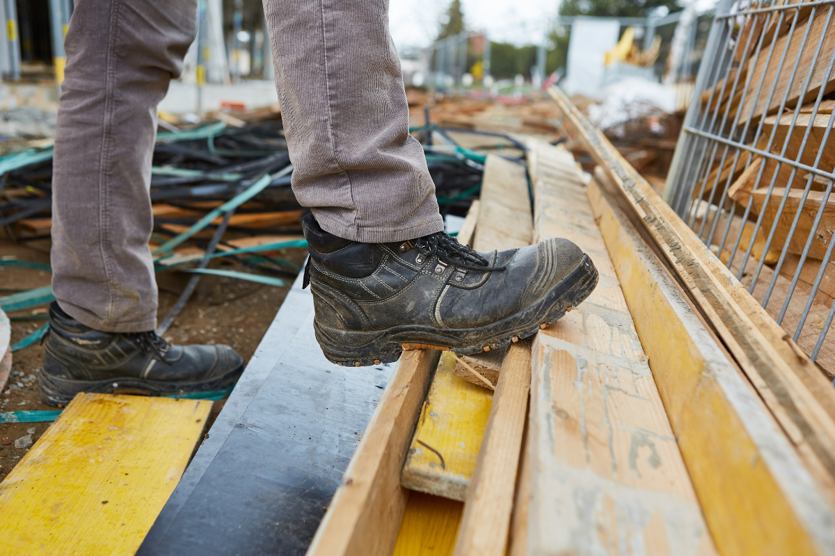 How To Pick The Right Safety Shoes For Your Workplace - TQS Magazine